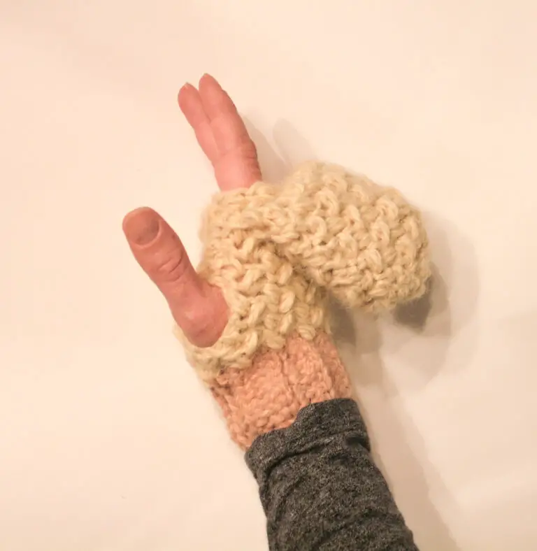 Cozy Convertible Crochet Mittens - Free Crochet Pattern The Knotted Nest