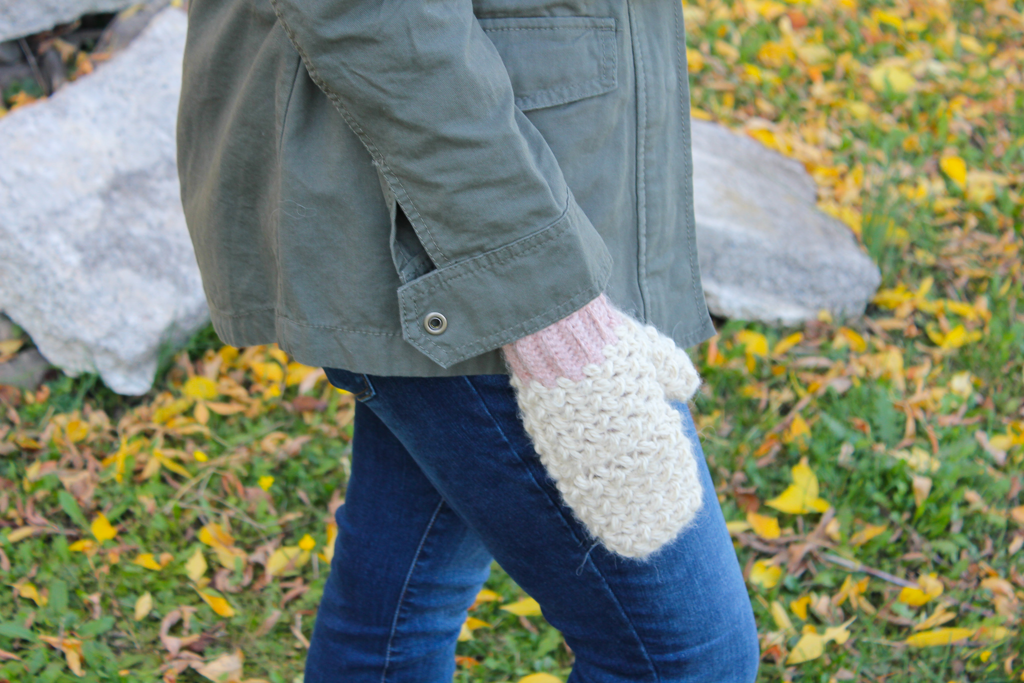 Cozy Convertible Crochet Mittens - Free Crochet Pattern The Knotted Nest